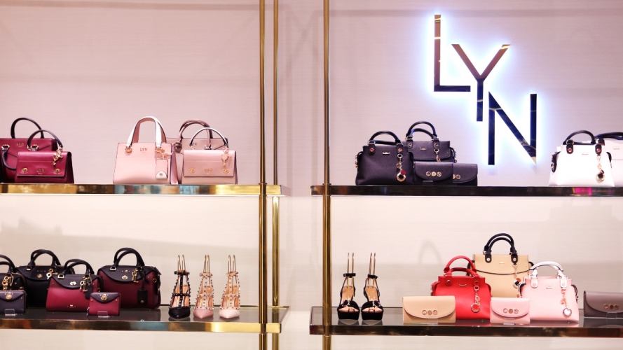 23 แฟชั่นไอเท็มจาก LYN กับร้านคอนเซปท์สโตร์ใหม่ที่สยามเซ็นเตอร์